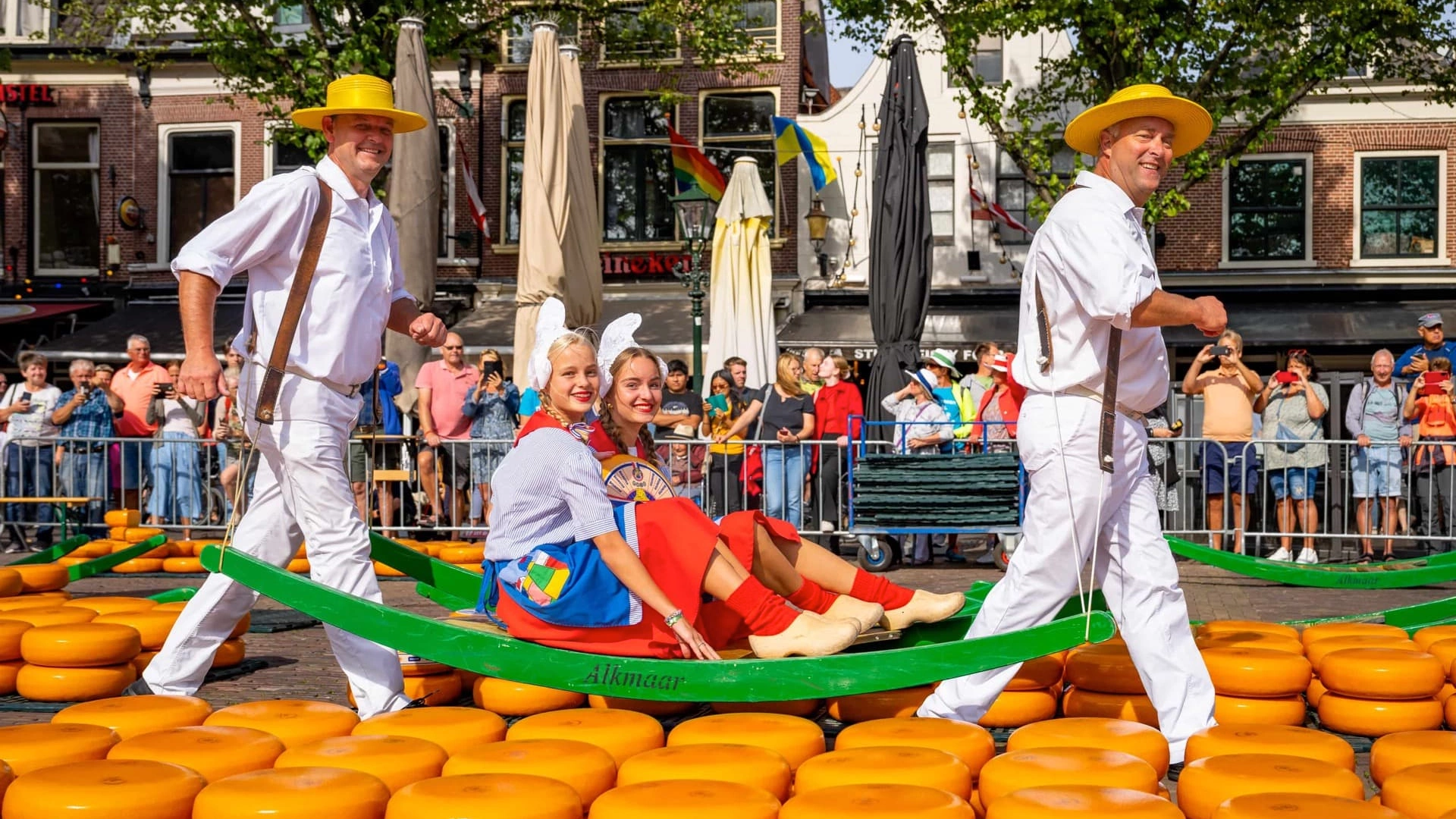 Visit the most famous cheese market in the Netherlands - Experience ...